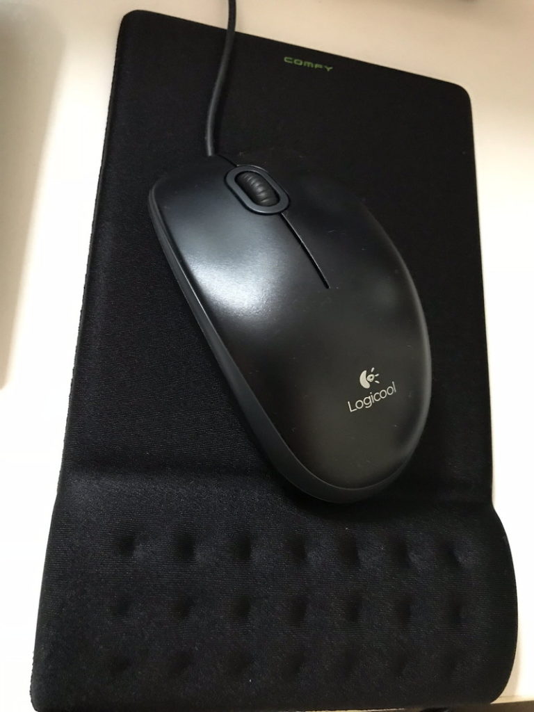 【MP-095】ELECOMのリストレスト付きマウスパッドCOMFYをレビュー！低反発だから手首に優しいです – 働きたくないゆとりの雑記帳